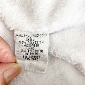 Marriott | Intimates & Sleepwear | The Jw Marriott Velour Bath Robe Is ...